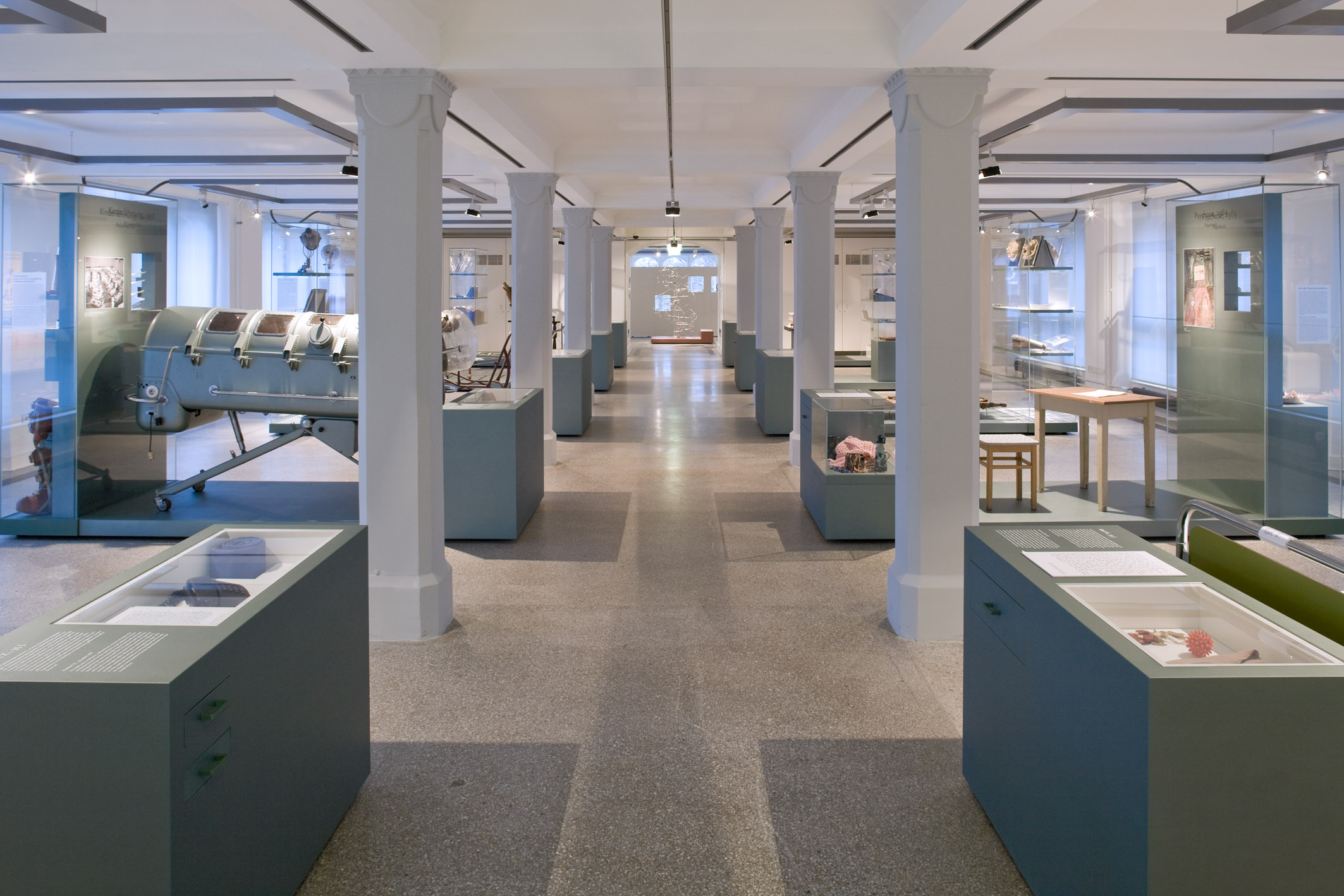 Tracing life | Exhibitions | bmm – Berliner Medizinhistorisches Museum ...